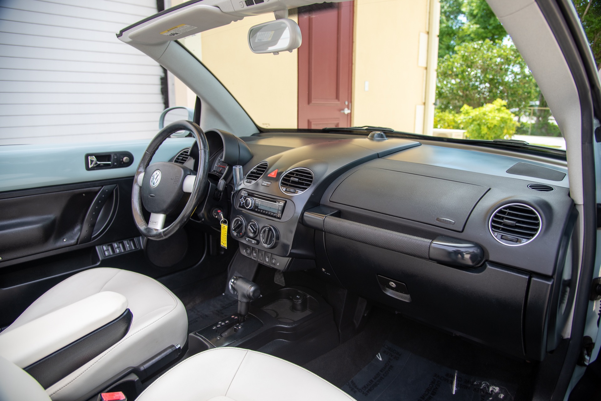Volkswagen Beetle 2010 Interior